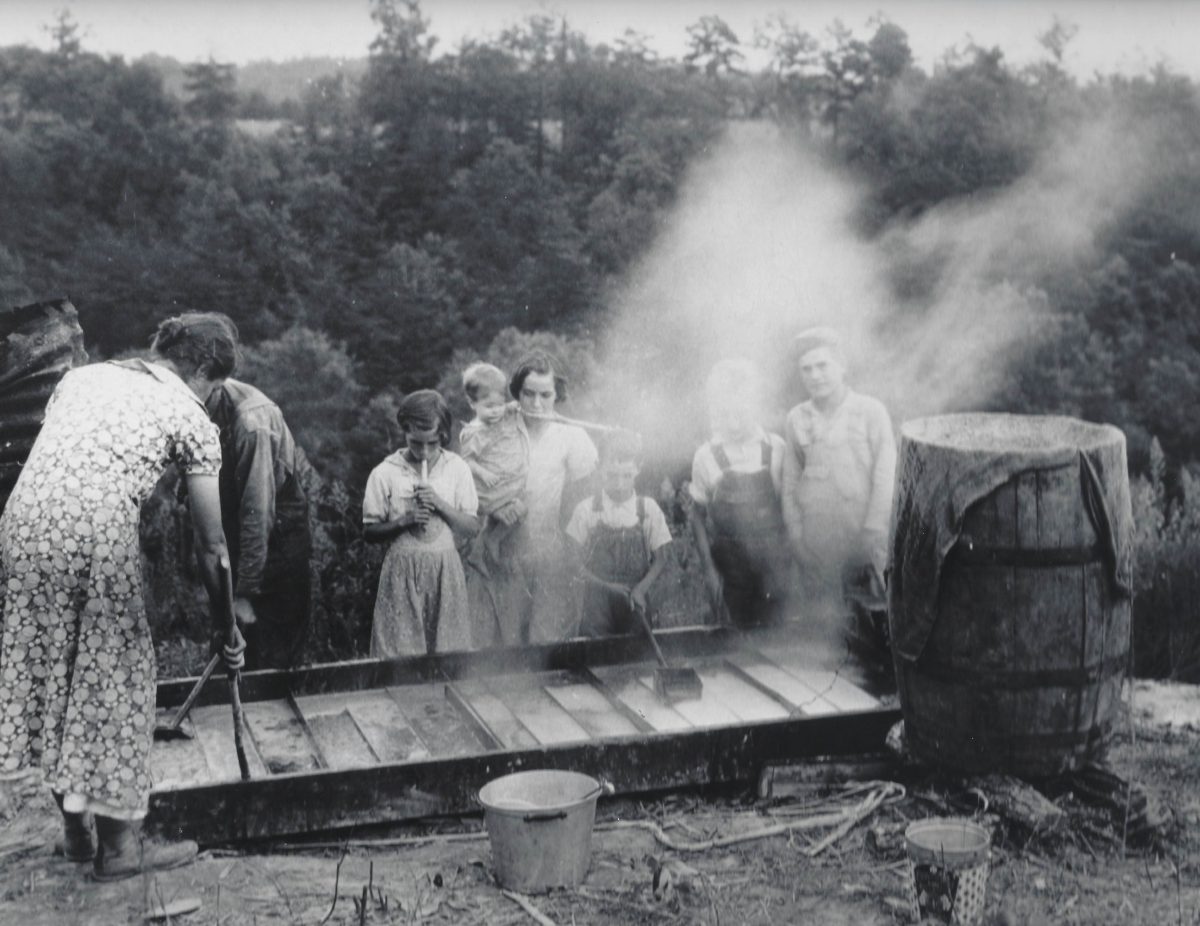 Meadows Family circa 1933, Smithtown, KY – McCreary Journal